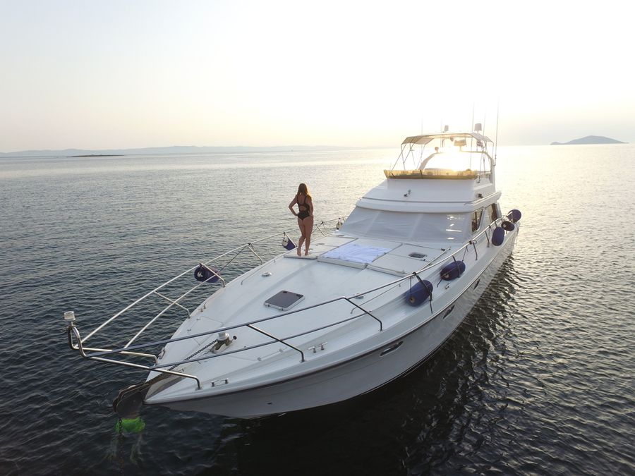 8-hour VIP luxurious motor yacht experience Halkidiki - The Greek Outdoor